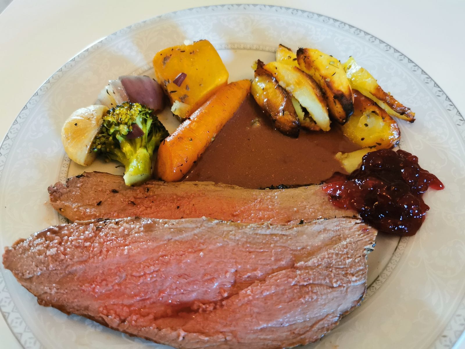 Hjort flatbiff i stekepose med tilbehør – Cavagal