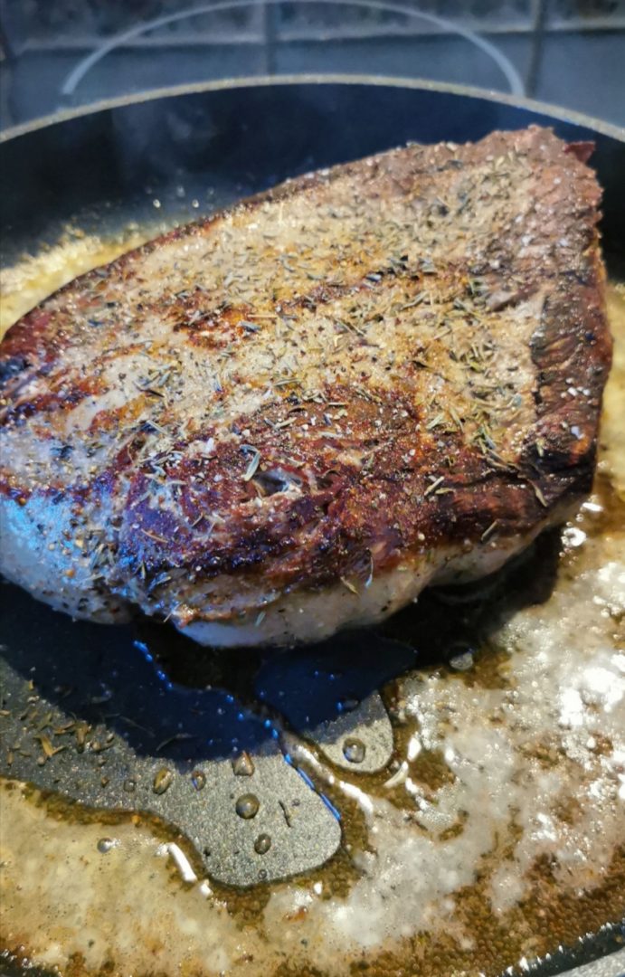 Hjort flatbiff i stekepose med tilbehør – Cavagal